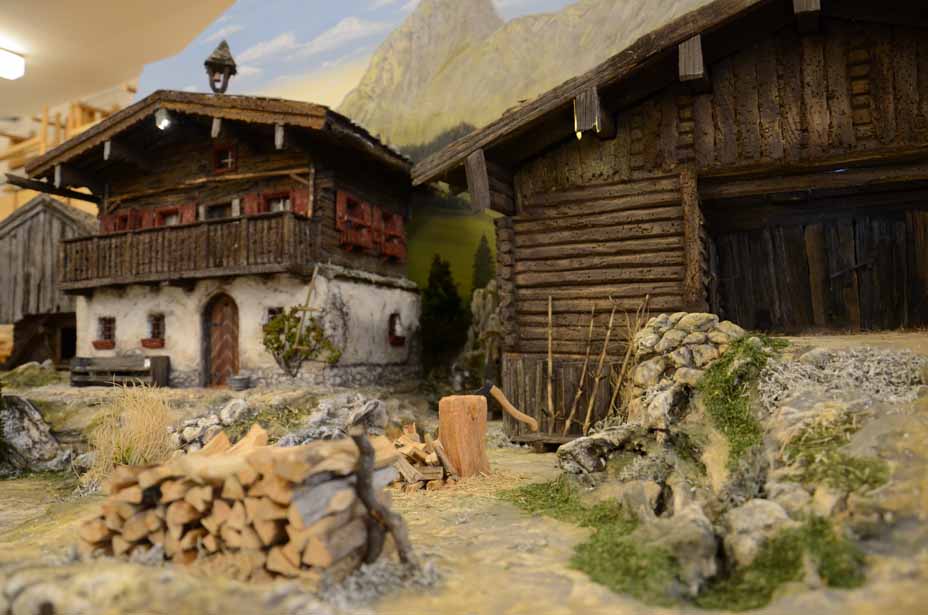Kunstvolle Weihnachtskrippen aus der Werkstatt | SalzburgerLand Magazin