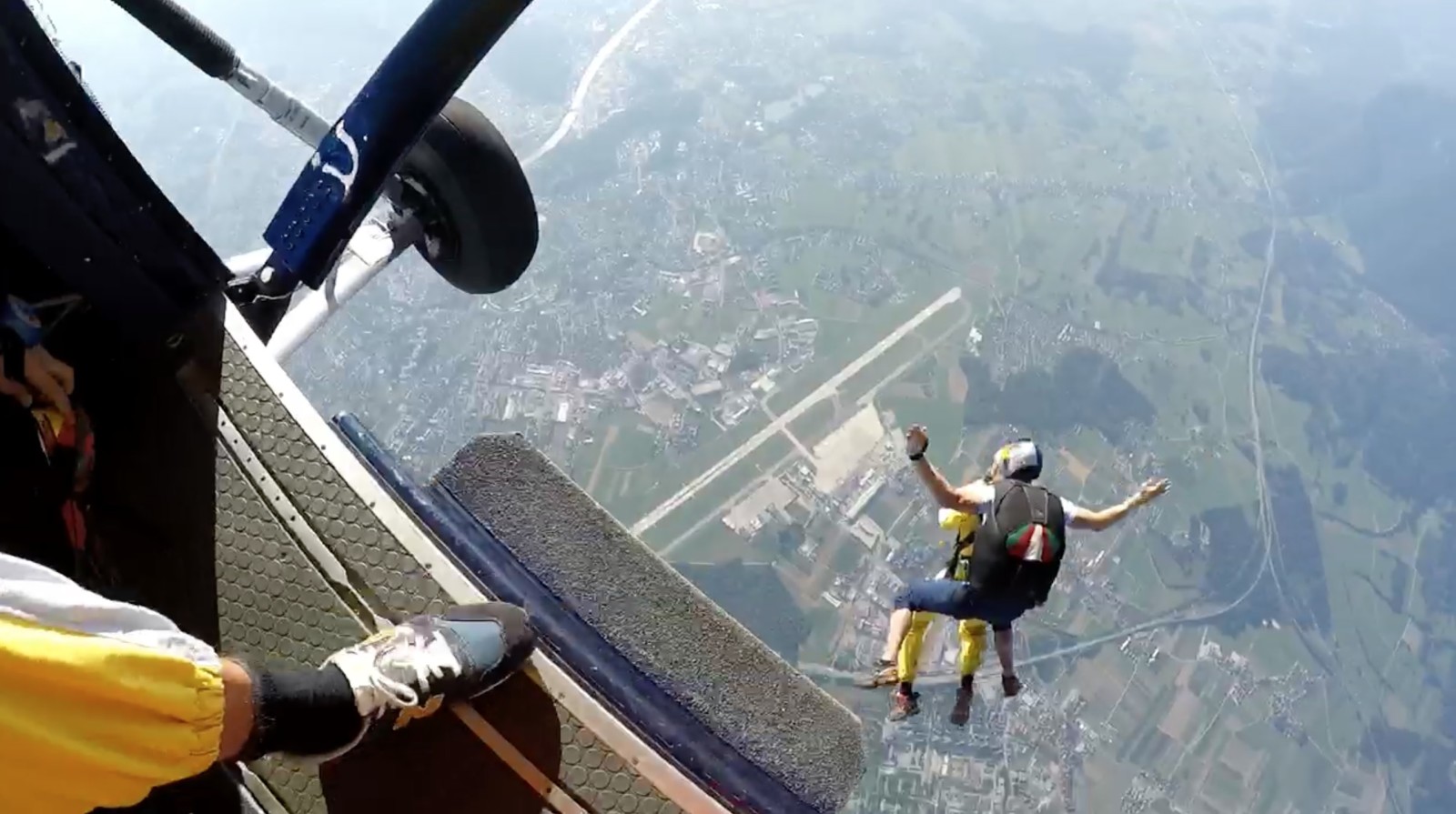 Der freie Fall - Tandem-Fallschirmspringen im SalzburgerLand ...
