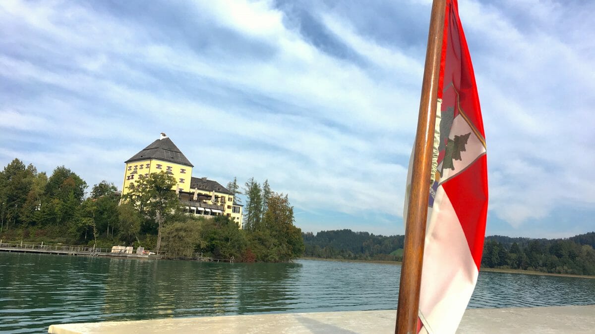 The emerald water of the Fuschlsee lake » SalzburgerLand.com